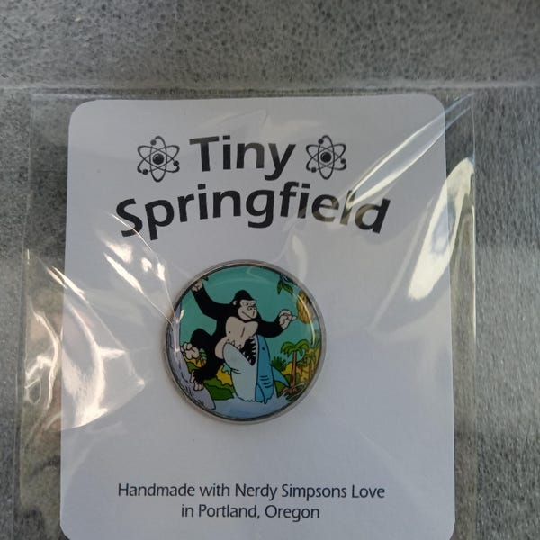 Simpsons Nuts and Gum Hologram Pendant Keychain From Lisa Vs. Malibu ...