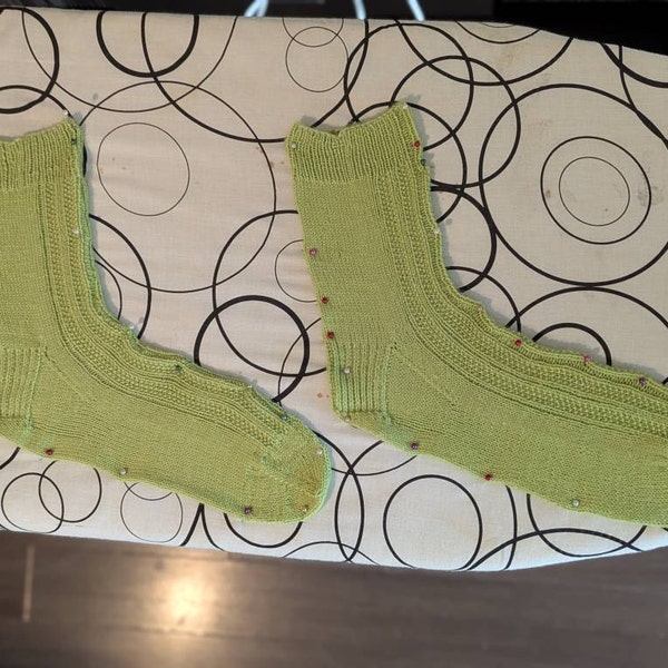 Timeless Arrows Socks Knitting Pattern - PDF Pattern - by Crazy Sock ...
