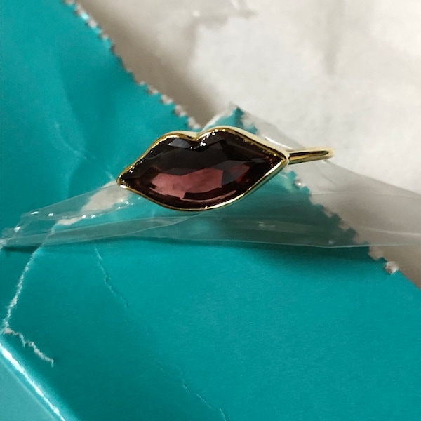 Red Garnet Lips Ring: 925 Sterling Silver Gold Plated Kiss Ring, Garnet ...