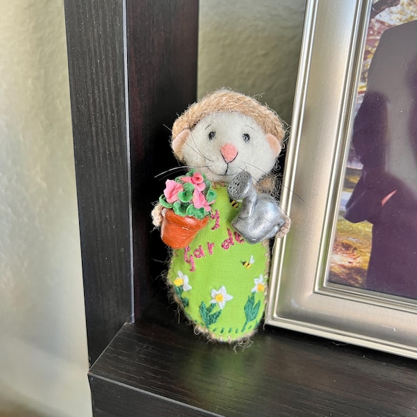 Needle Felted Lady With Piece of Apple Pie and a Mug, Wollen Mouse ...