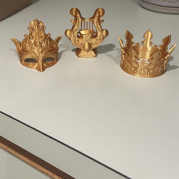 Golden Fae Trove Bookshelf Decor - Golden Harp, Mask, and Crown - Dread ...