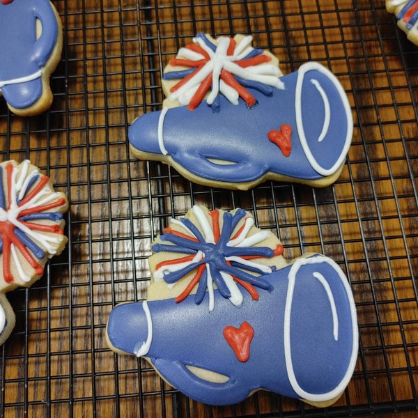 Cheer Megaphone & Pompom Cookie Cutter - Etsy