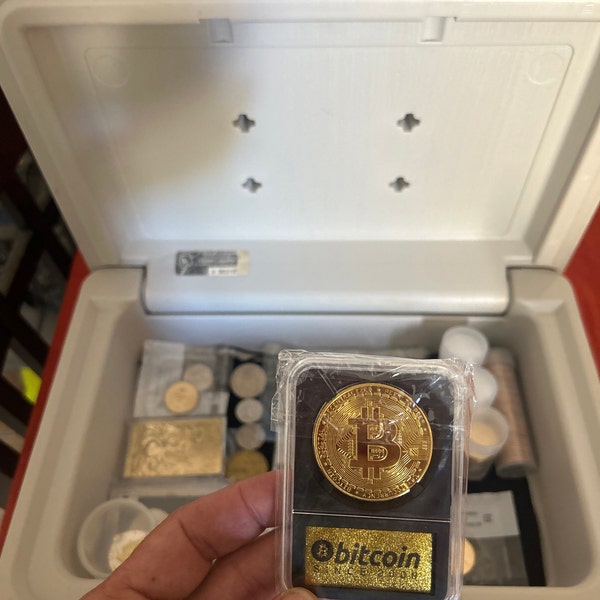 Bitcoin Coin in Collector’s Edition Case: Limited Edition Physical Gold ...