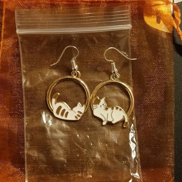 Silver Dangle/ Drop Earrings With Mismatch Cat Charms, Mismatch Cat ...