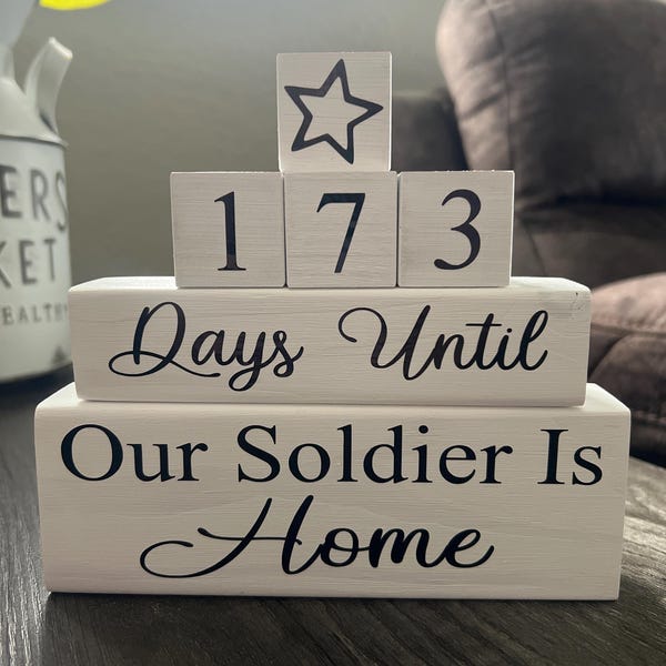 Engagement Gift - Wedding Countdown Blocks - Days Until/years as Custom Mr and Mrs Gift for the ...