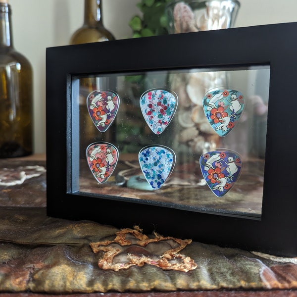 Guitar Pick Display - 4" X 6" Horizontal Frame BLACK - Holds 6 Guitar ...