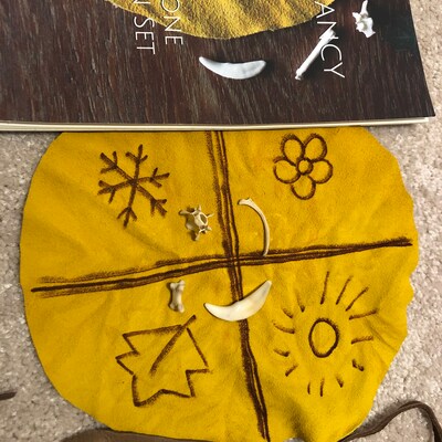 Pocket Osteomancy: A Simple Bone Divination Set Paperback Book, Casting ...