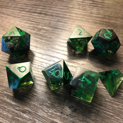 ALIEN DICE Handmade Resin 7 Dice Set for Dnd, Pathfinder, Dungeons and ...