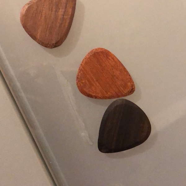 Handmade Wooden Guitar Plectrums and Picks (73 Different Domestic ...
