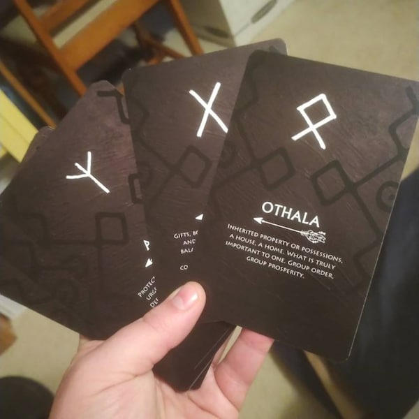 Runes Oracle - Celtic Cards - 24 Cards - Oracle - Oracle Deck - Fortune ...