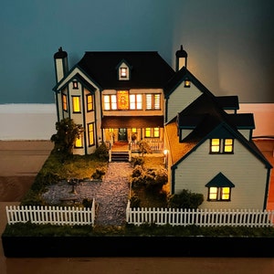 Midsommar Yellow Pyramid Building Midsommar Temple Miniature Diorama ...