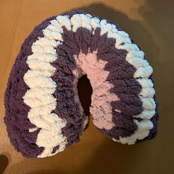 Milaney Rainbow Pillow Tutorial / Pattern, Finger Knitting / DIY ...