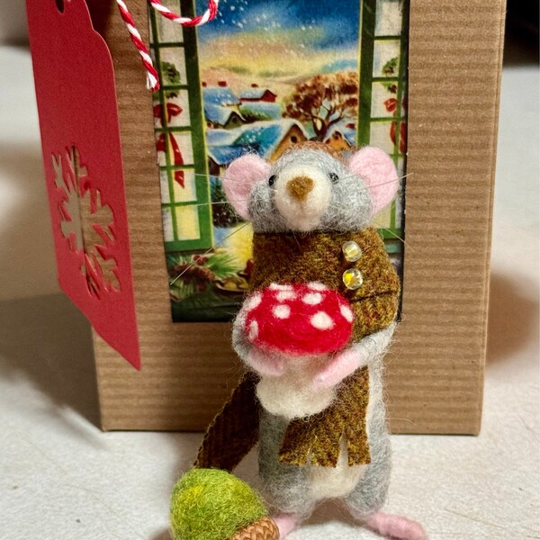 Needle Felted Small Gray Mouse With Acorn Cap and Wool Scarf, Dollhouse ...