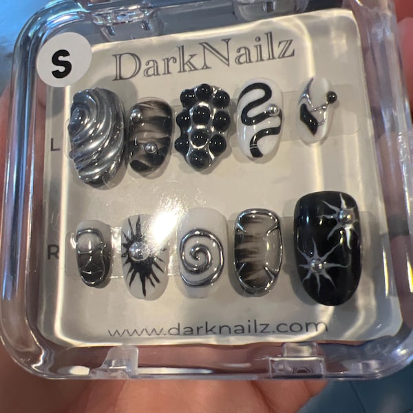 Custom Dark Red Press on Nails, Gothic Punk Rock Nails, Goth Y2K Hearts ...