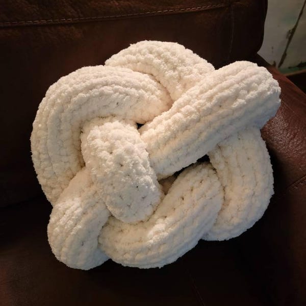 Knot Pillow Pattern • Beginner DIY Video Tutorial + PDF • Finger Knit ...