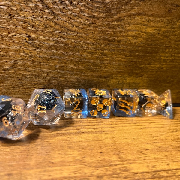 Pirates Plunder Exclusive 11 Dice Set | Anne Bonny & Blackbeard Pirate ...