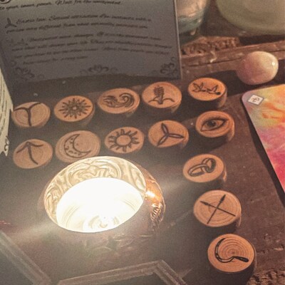 Norse Runes, Elder Futhark Divination Runic Dice, 4 Wooden Dice With ...