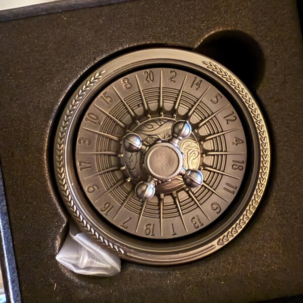 Yellow Stegosaurus Dnd Dice Set - 7 Piece D&D Resin Polyhedral Dice ...