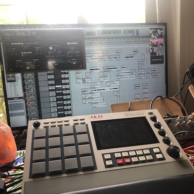 AKAI MPC LIVE 2 Custom Stand - Etsy