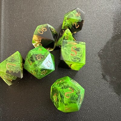 ELDRITCH POISON Dice Handmade Resin 7 Dice Set With Box for Call of ...