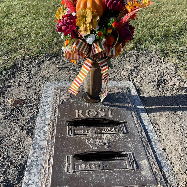 Spring Cemetery Arrangement, Cemetery Arrangement With Lilies, Cemetery ...