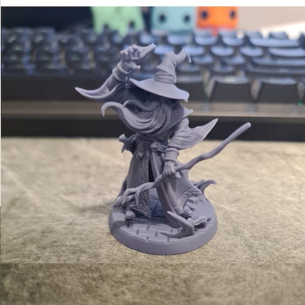 Mage Miniature Wizard Mini Sorcerer Dungeons and Dragons Mini RPG ...