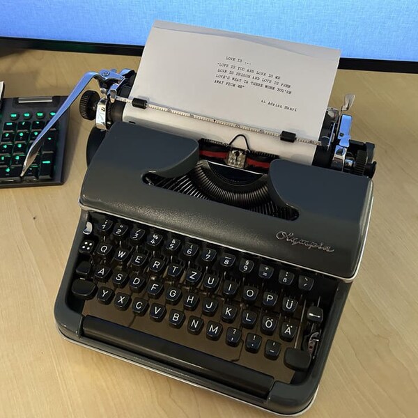 Red Typewriter Olympia SM2, Vintage Typewriter Working, Manual ...