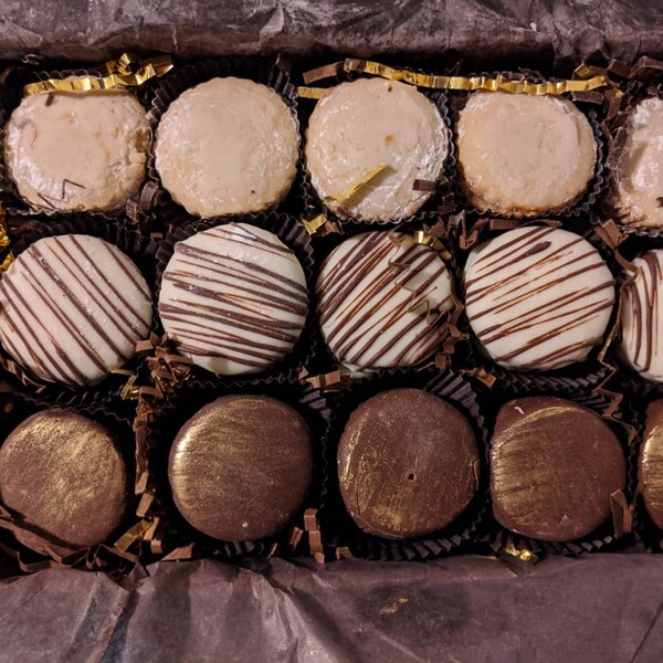 Alfajor Assortment Box/ Classic & Chocolate Covered Alfajores With ...
