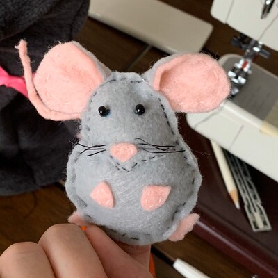 Easy to Sew Felt PDF Pattern. DIY Harold the Pug, Finger Puppet and ...