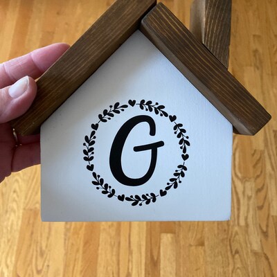 Small Farmhouse Sign / Monogram House Sign / Last Name / - Etsy