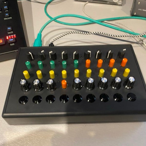 Midi Controller BB-XL / 8 LED Arcade Buttons / 96 Potentiometers / Din ...