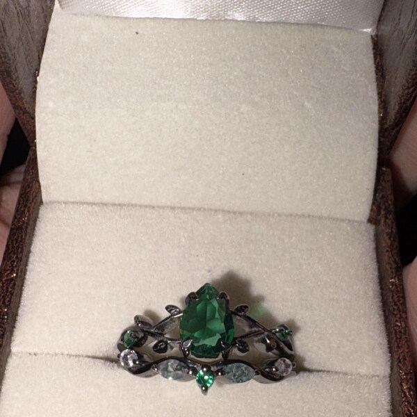 Gothic Black Gold Green Emerald Gold Ring Set 1.25ct Twig Vine Pear ...