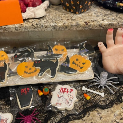 Bleeding Hand Candle Halloween Decor Halloween Candles Halloween ...