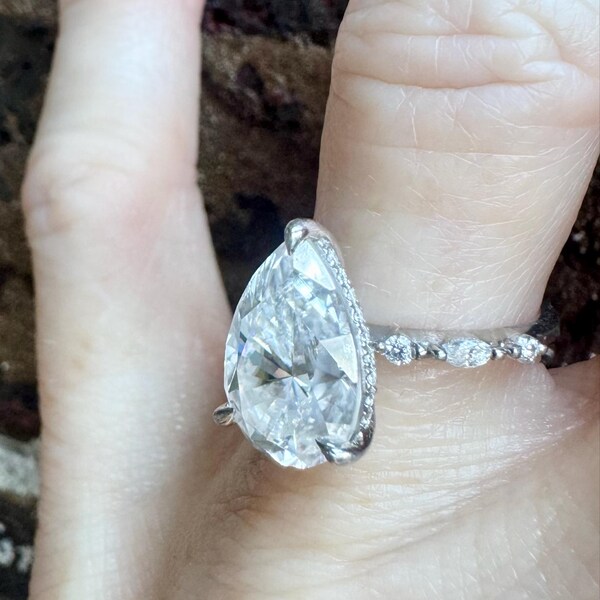 Gothic Black Gold Pear Cut Alexandrite Engagement Ring Set, Black ...