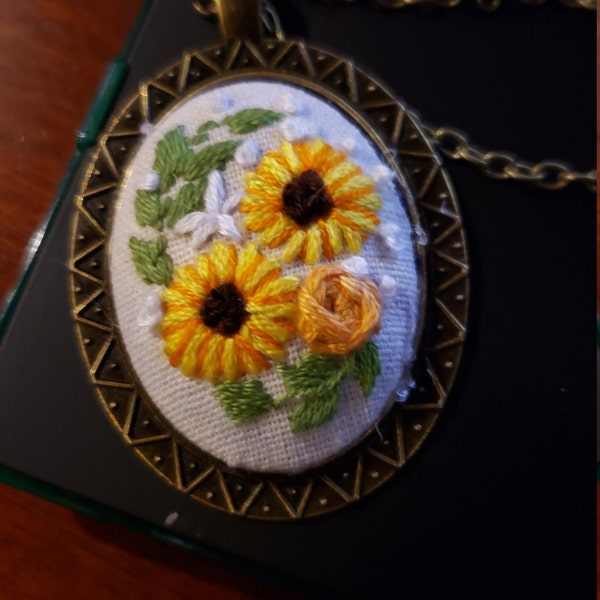 Beginner Hand Embroidered Necklace, Embroidered Flower Necklace ...