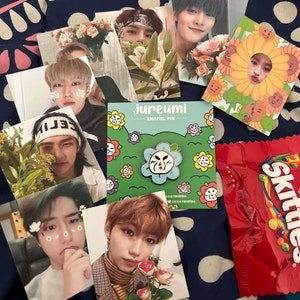 Stray Kids Leeknow LOVELY JUREUMI Pin - Etsy