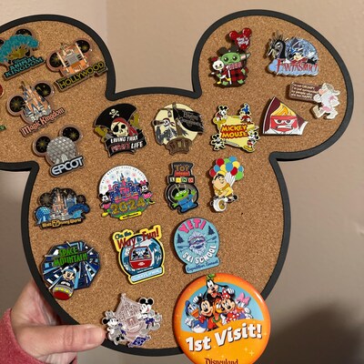 Disneys Mickey Mouse , Minnie Mouse Pin Board, Disney Pin Trading ...