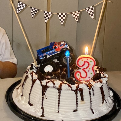 Printable Racing Checkered Flag Finish Line Download Cupcake or Cake ...