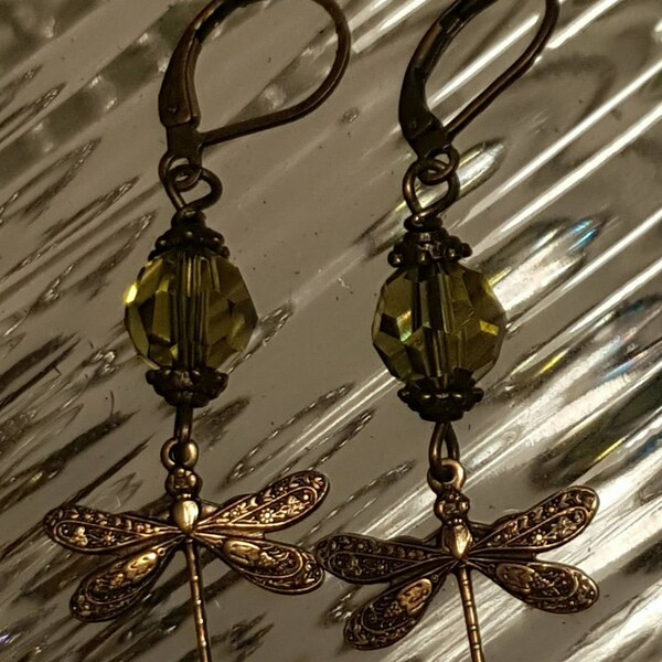 Vintage Kette mit grünem Cateye Stein und kleiner Libelle - Etsy.de