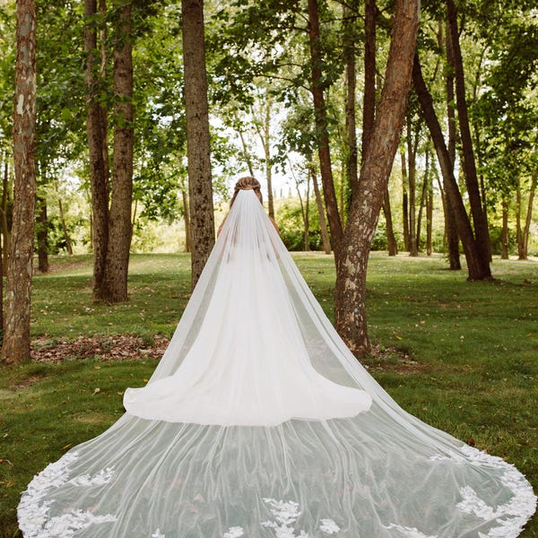 Irregular Mermaid Tail Bridal Veil Cathedral Pearl 3D Flower Trim Veil ...