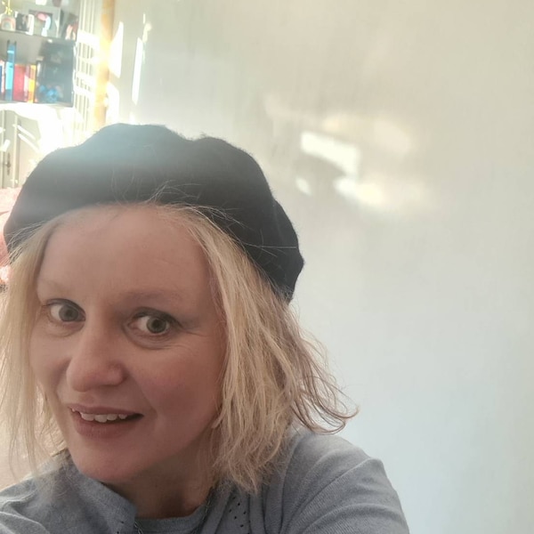 Simple Flower Beret, Thick Wool Beret, Small Bouquet Beret, Vintage ...