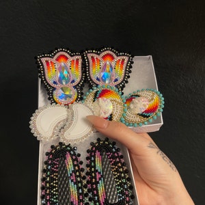Handmade Beaded Popsocket Earrings and ID Badge - Etsy