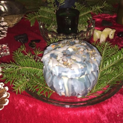 Yule Cauldron Candle / Yule Pillar Candle / Yule Decoration / - Etsy