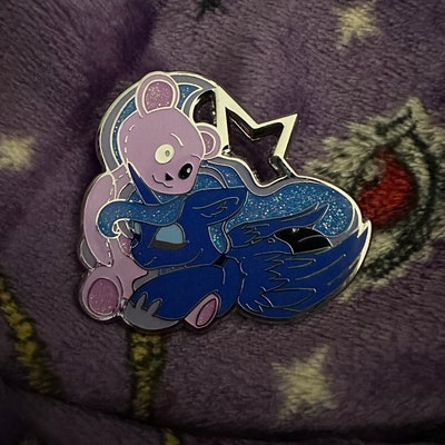 Izzy Moonbow 2 Glitter Enamel Pin My Little Pony : A New Generation ...