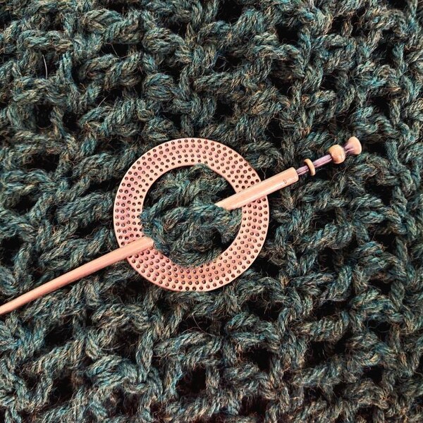 Highlands Medieval Shawl Pin, Metal Bronze or Silver Tone Pin With a ...