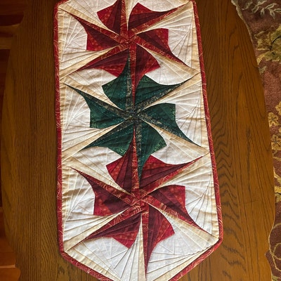 Twisted Log Cabin Poinsettia Table Runner Pattern, Table Runner Pattern ...