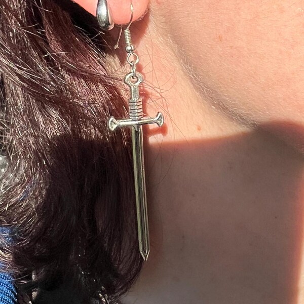 IN STOCK Stylized Vintage Silver Vanity Set With Skulls Mirror Brush ...