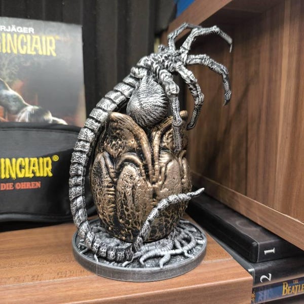 Facehugger Figure | Alien Statue | 3D Printed Facehugger Collectible ...