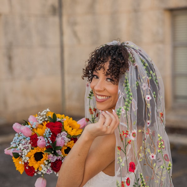 VIBRANT WILDFLOWER: Bridal Veil, Embroidered Flower Veil, Floral Veil ...