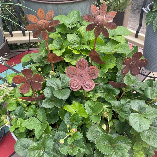 Set of 4 Cut Iron Metal Small Flower Picks Garden Stake Yard Lawn ...